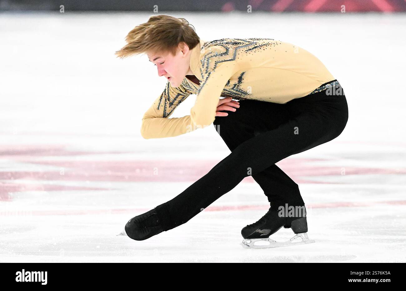 Laval, Canada. 18th Jan, 2025. Grayson Long performs his free program ...