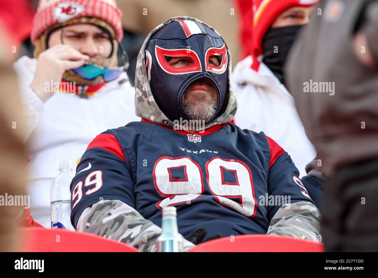 Kansas City, MO, USA. 18th Jan, 2025. A Houston Texans fan was bundled ...