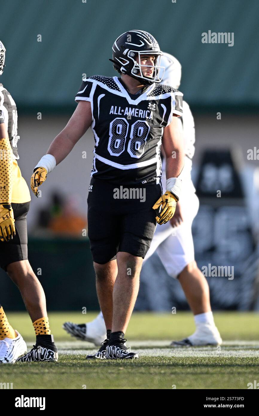 Team Icon defensive lineman Landon Rink (88) sets up for a play against ...