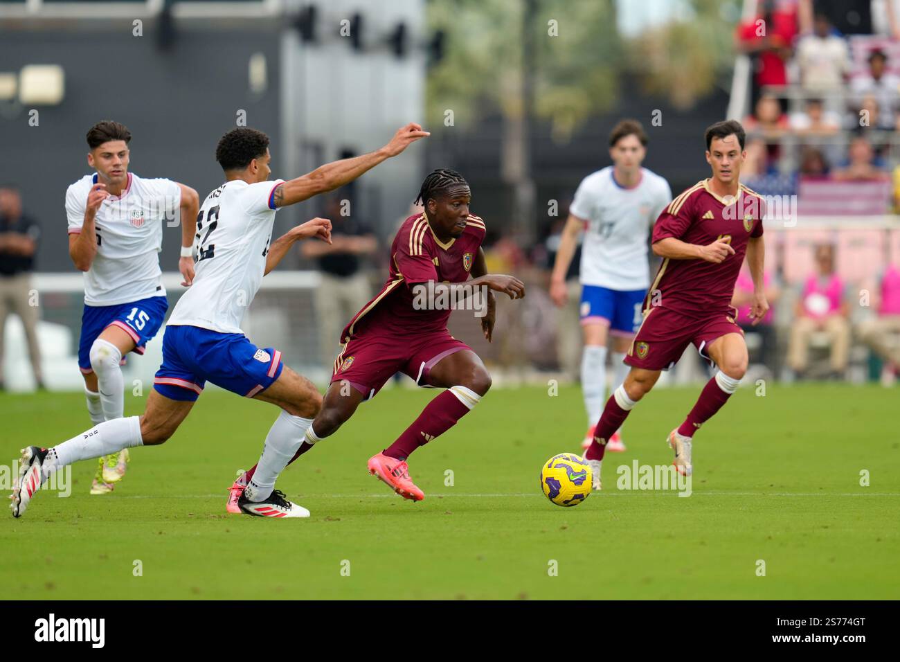 Fort Lauderdale, USA. 18th Jan, 2025. United States defender Max ...