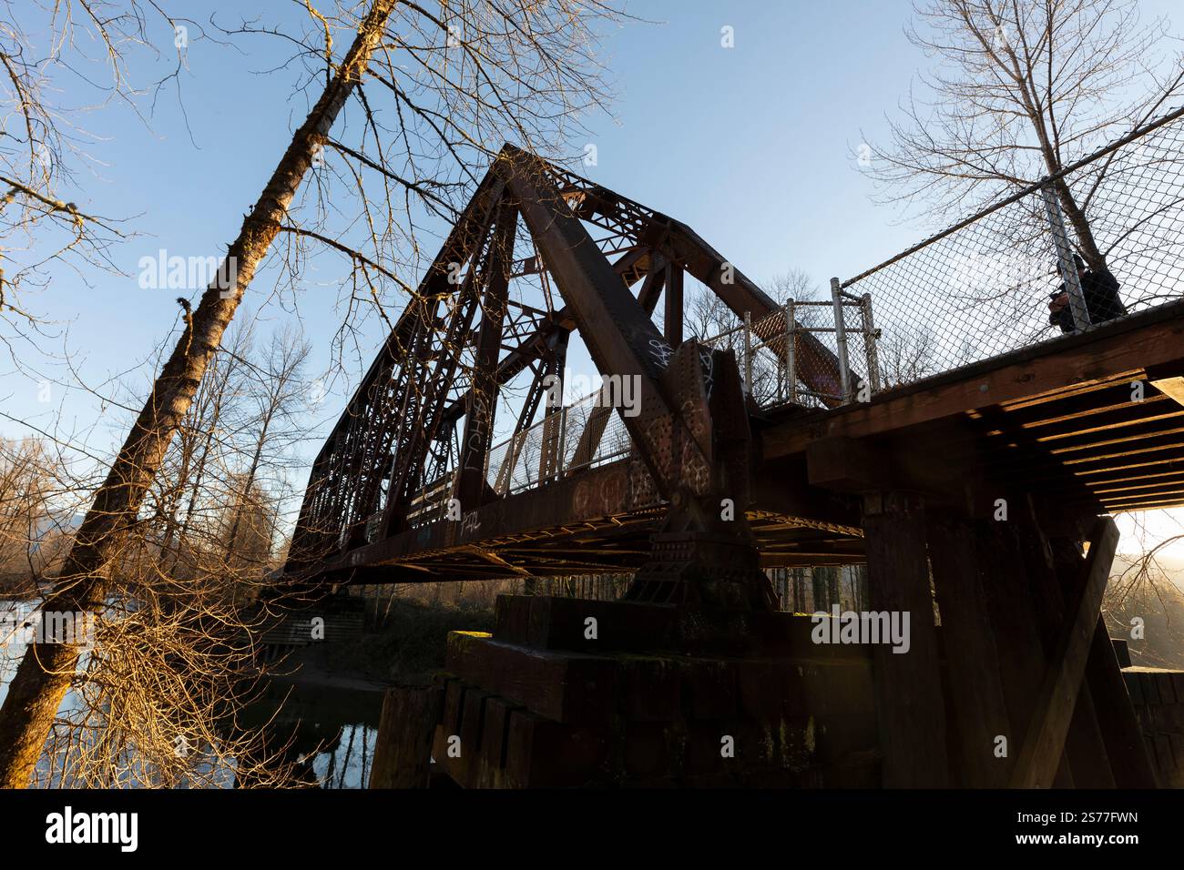 Snoqualmie Valley, Washington, USA. 18th January 2025. The sun sets ...