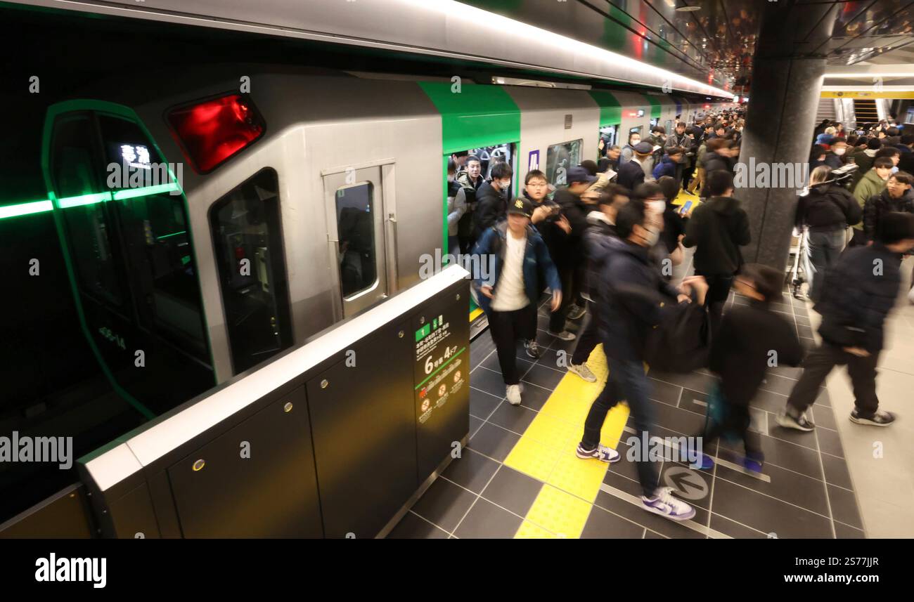 The Osaka Metro Chuo Line opens a business of the new station ...