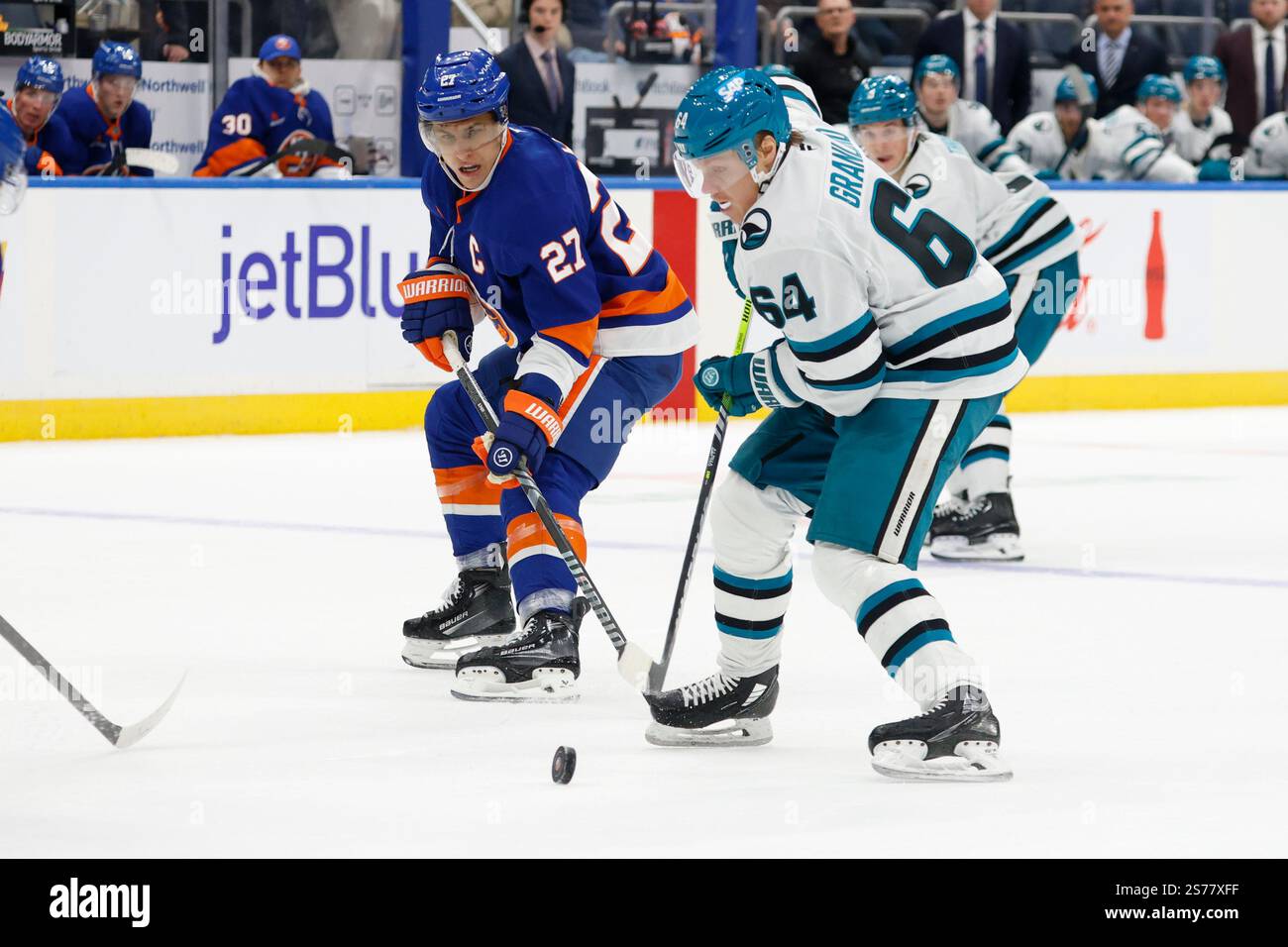 New York Islanders left wing Anders Lee (27) defends San Jose Sharks ...