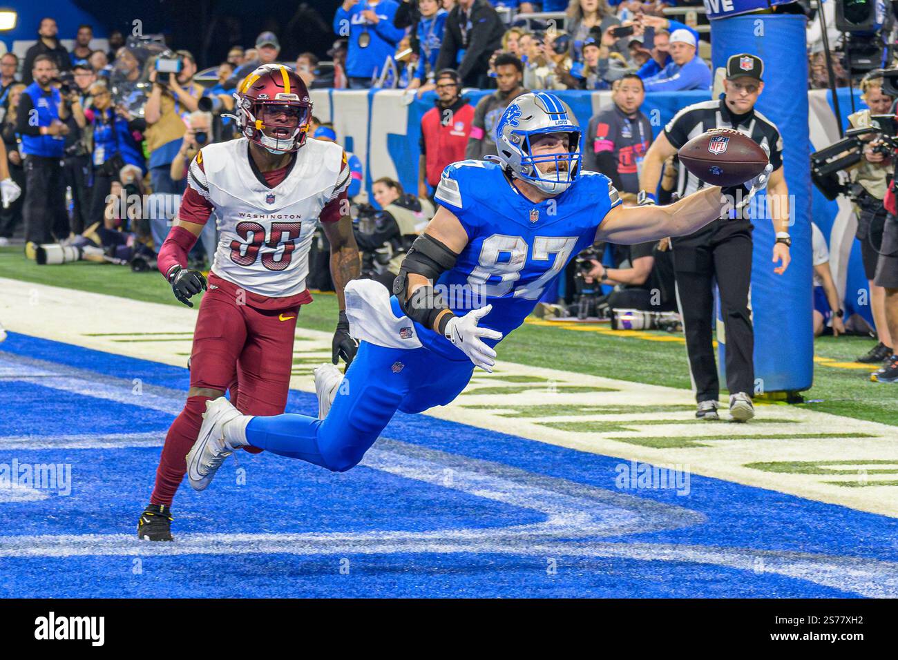 DETROIT, MI - JANUARY 18: Detroit Lions TE Sam LaPorta (87) catches a touchdown pass during the ...