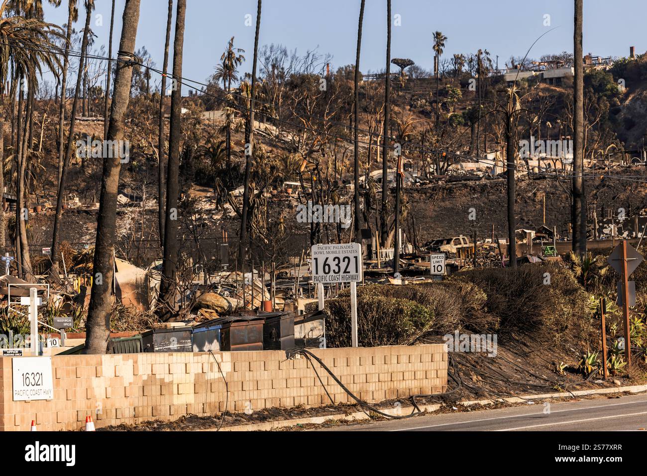 View of the Pacific Palisades Bowl Mobile Home Park from the bluffs ...