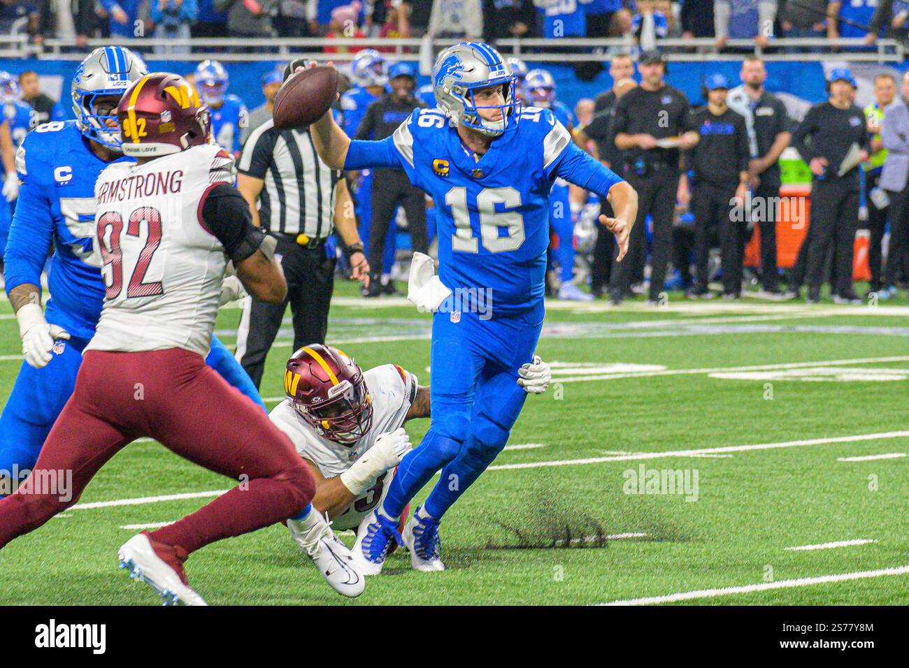 DETROIT, MI - JANUARY 18: Detroit Lions QB Jared Goff (16) scrambles ...