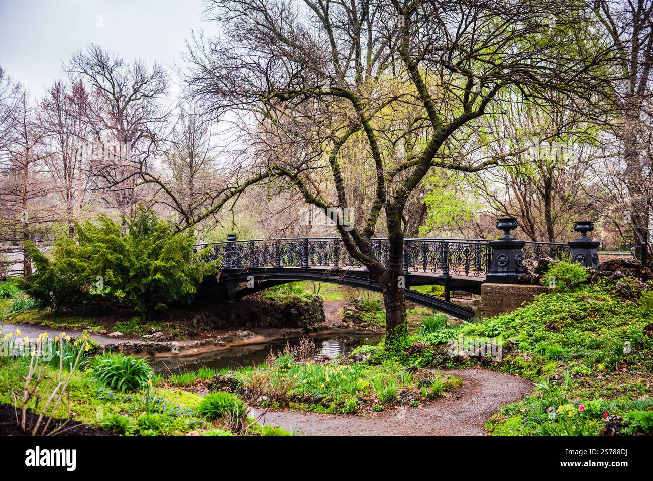 Grotto Bridge, aka Lafayette Park Bridge, with daffodil and tulip ...