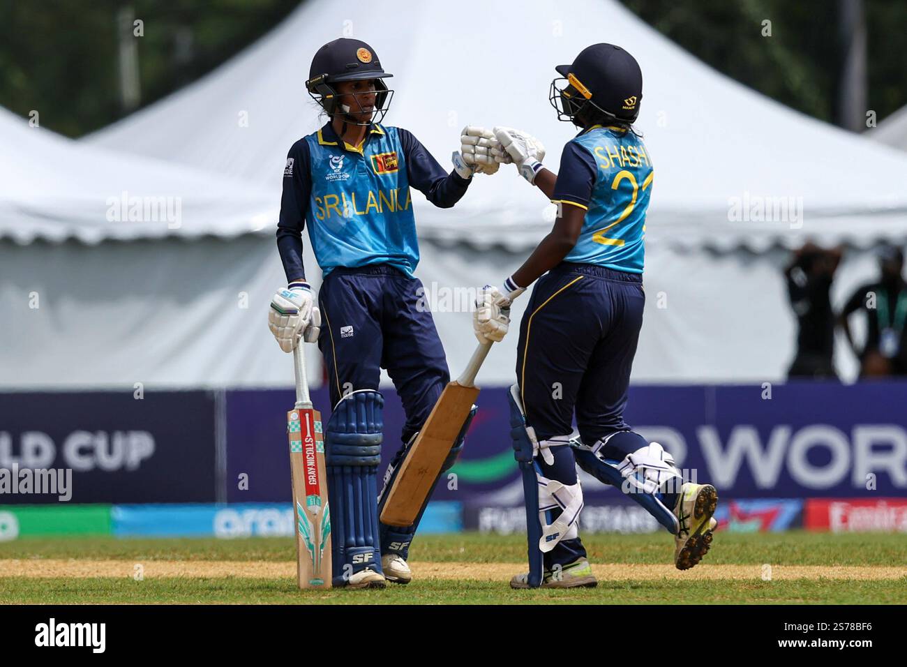 KUALA LUMPUR, - JANUARY 19: Dahami Sanethma of Sri Lanka with Shashini ...