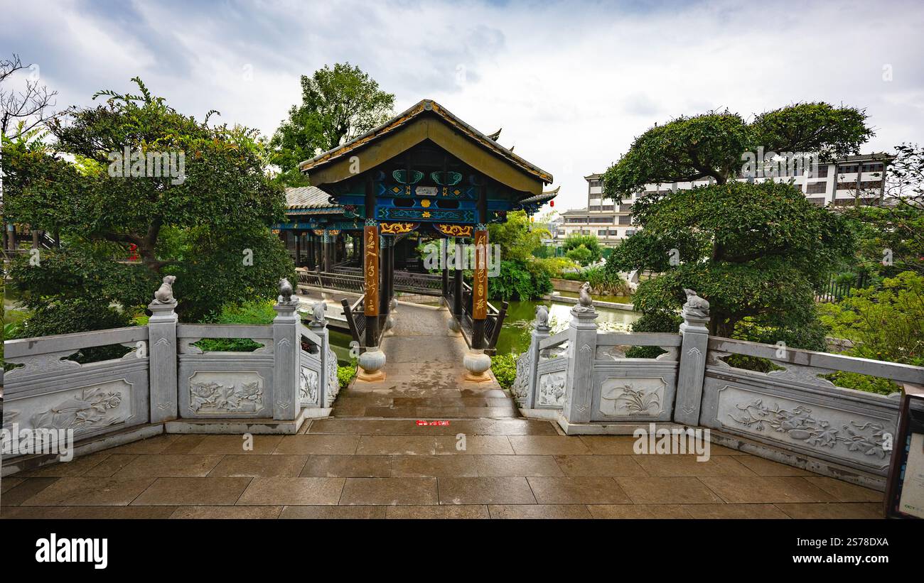 Zhu family garden, old traditional chinese house in Jianshui china ...