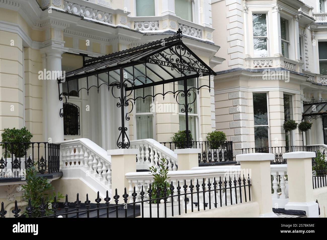London, elegant cream colored stucco townhouses Stock Photo - Alamy