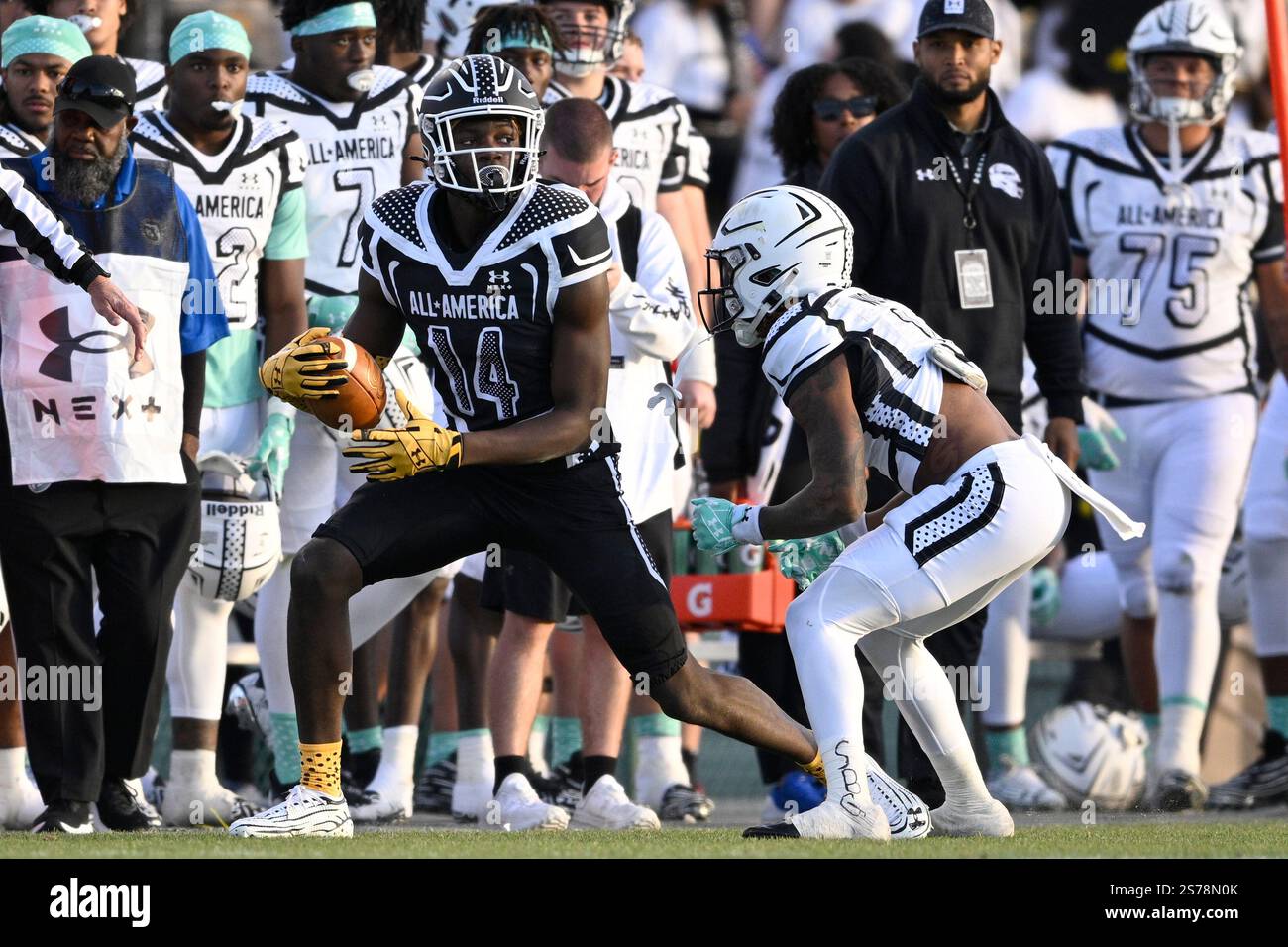 Team Icon Tight End Xavier Tiller 14 Is Tackled By Team Unstoppable