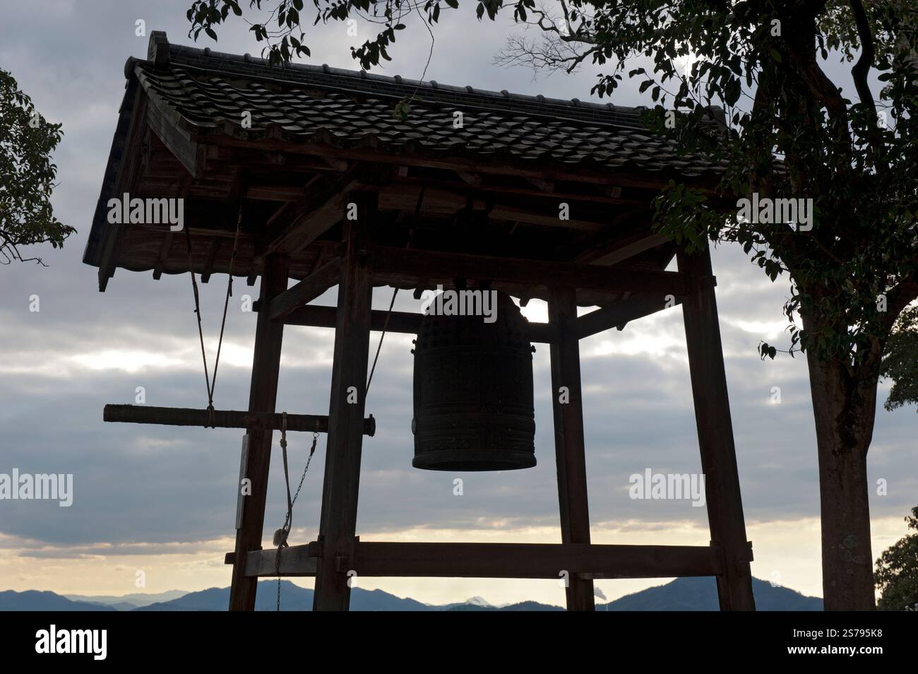 Hikone Castle timekeeping bell known as the "Jihosho" is rung daily ...