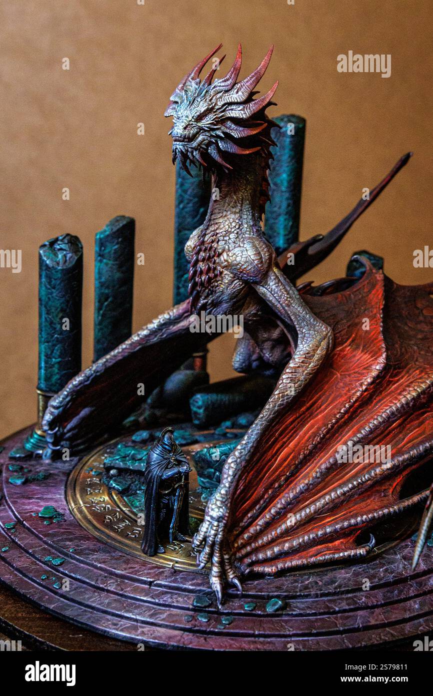 Las Vegas, USA. 18th Jan, 2025. A large dragon mineature, by Tim Marsh ...