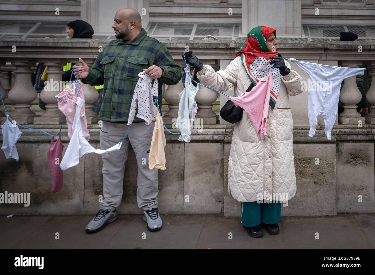 Child deaths gaza hi-res stock photography and images - Alamy