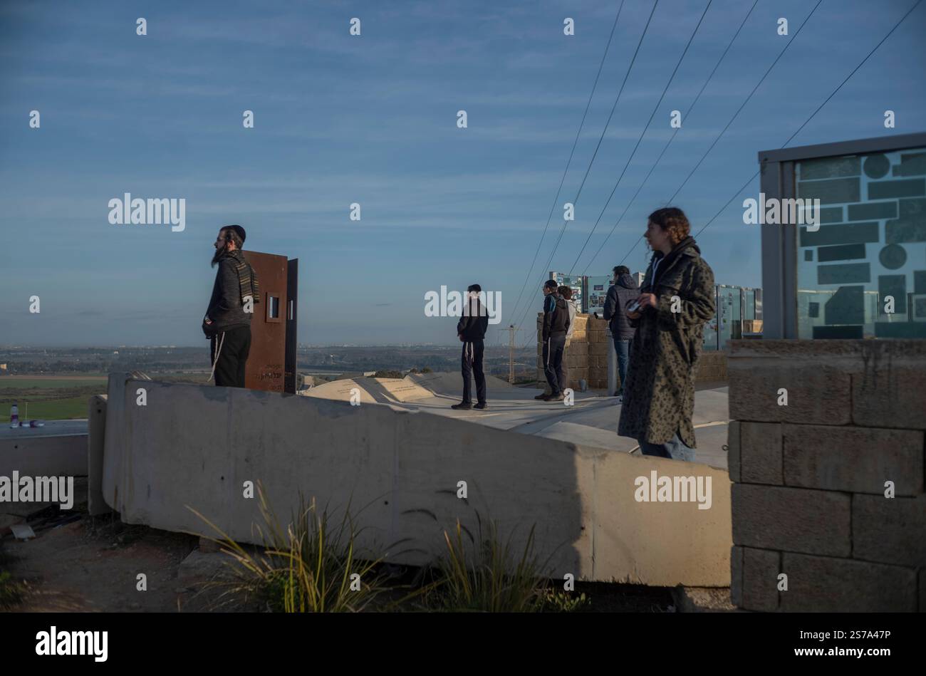 Sderot, Israel. 19th Jan, 2025. Israeli orthodox watch the north Gaza ...
