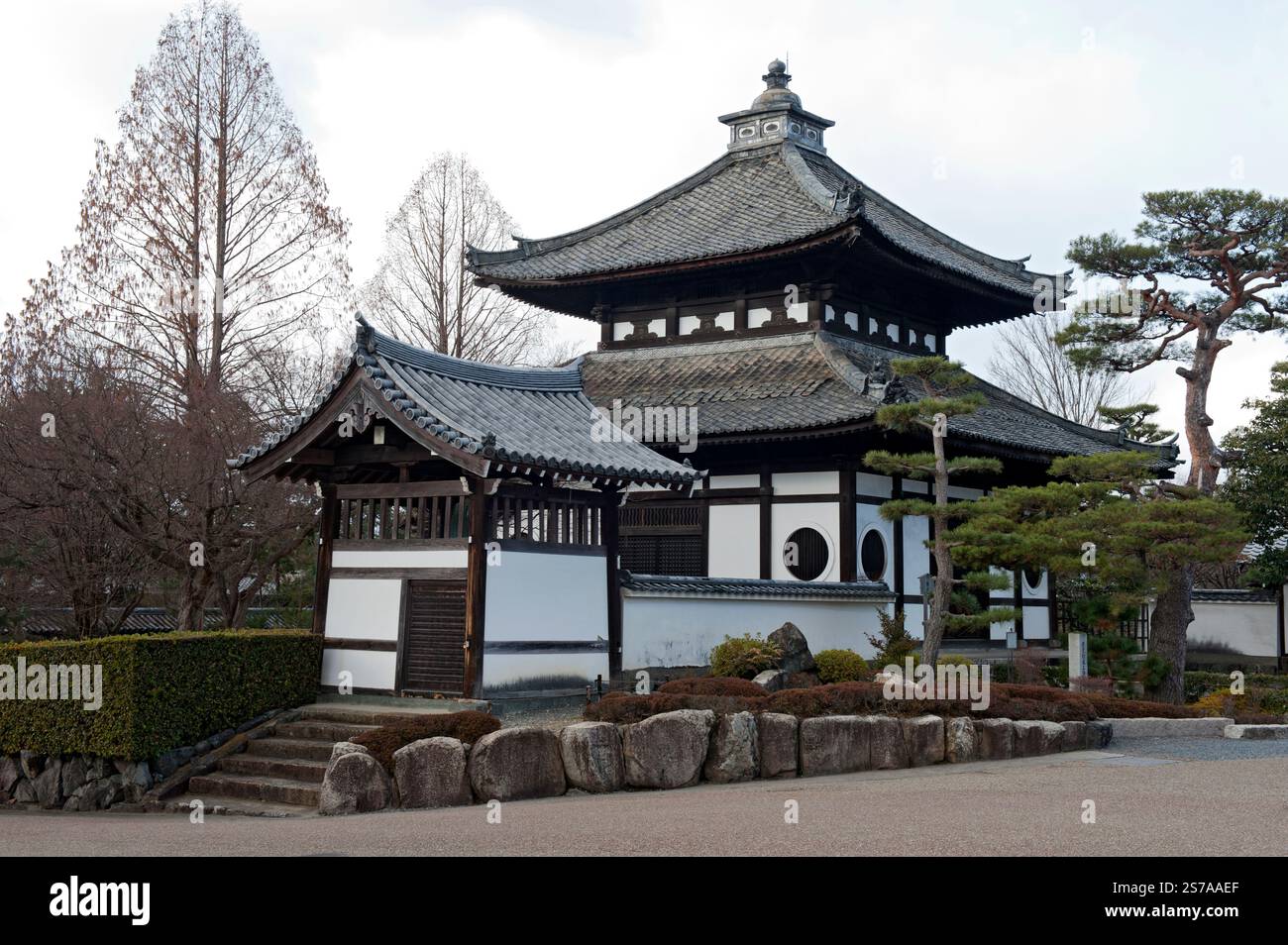 Tofukuji sutra storage hi-res stock photography and images - Alamy
