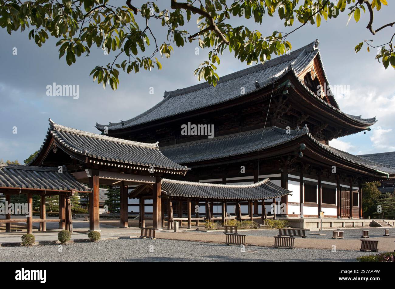 The Butsuden main hall (Hondo) imposing Buddhist architectural ...