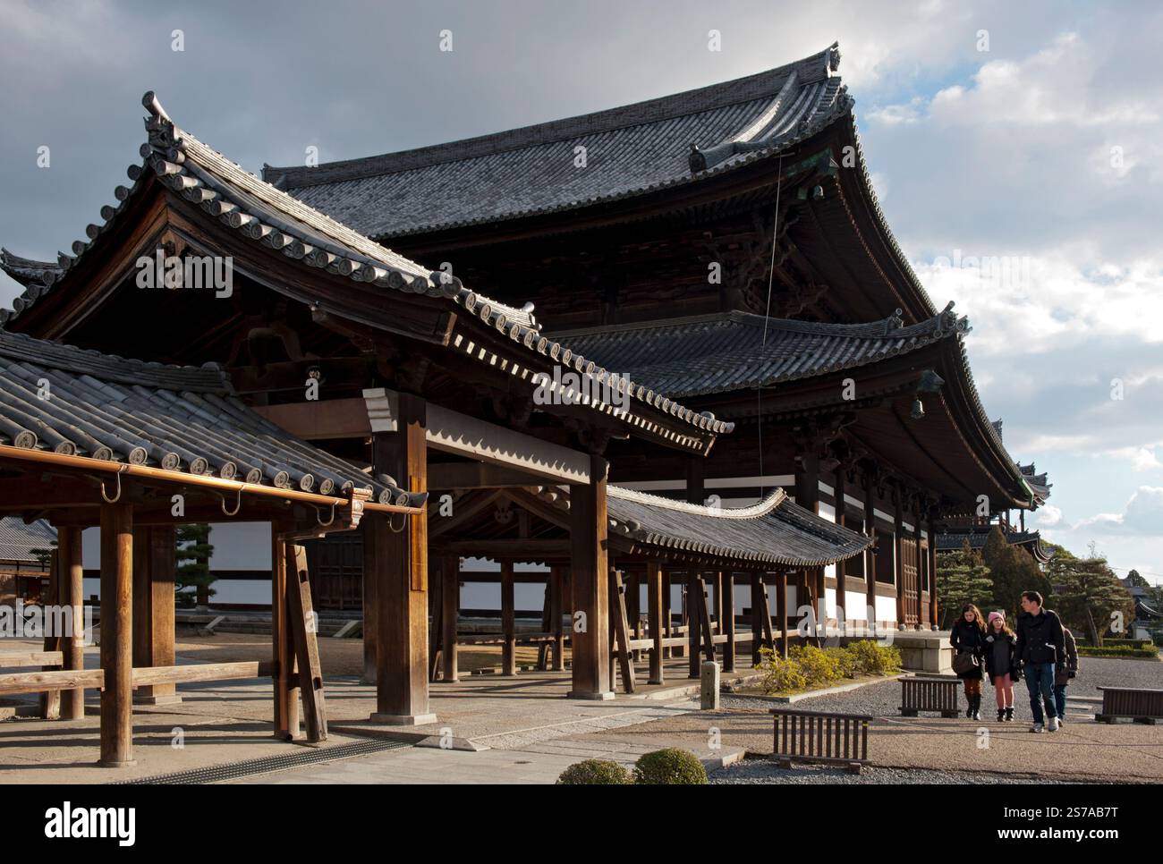 The Butsuden main hall (Hondo) imposing Buddhist architectural ...