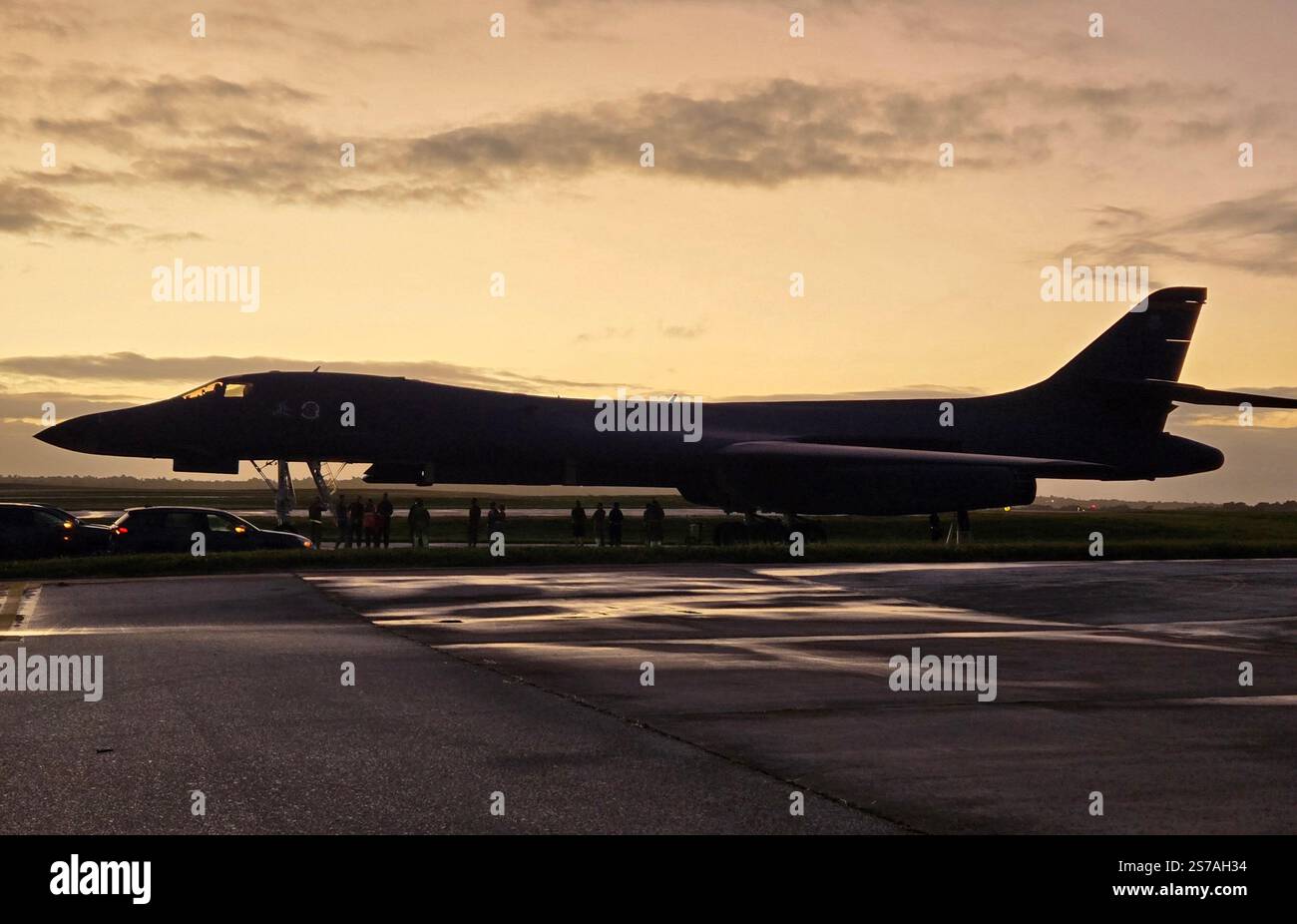 A B-1B Lancer assigned to the 34th Expeditionary Bomb Squadron from ...