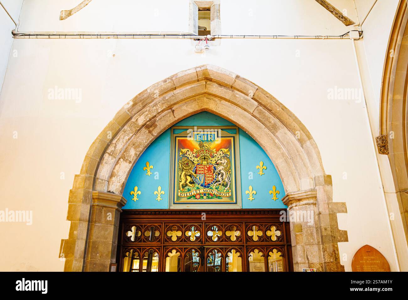 Dieu et Mon Droit and Honi Soit Qui Mal Y Pense in lion rampant ...