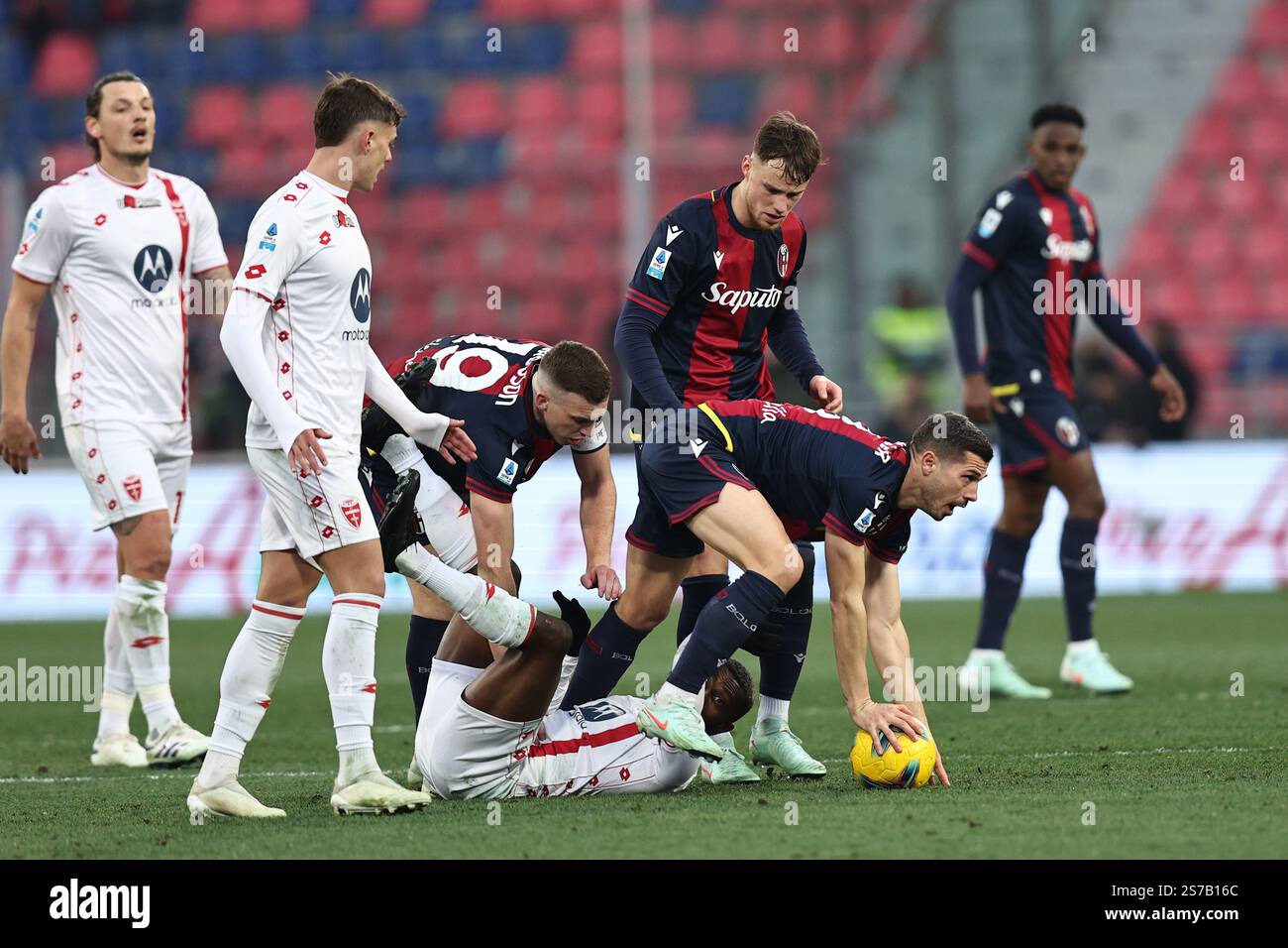Jean Akpa Akpro (Monza)Remo Freuler (Bologna)Lewis Ferguson (Bologna ...