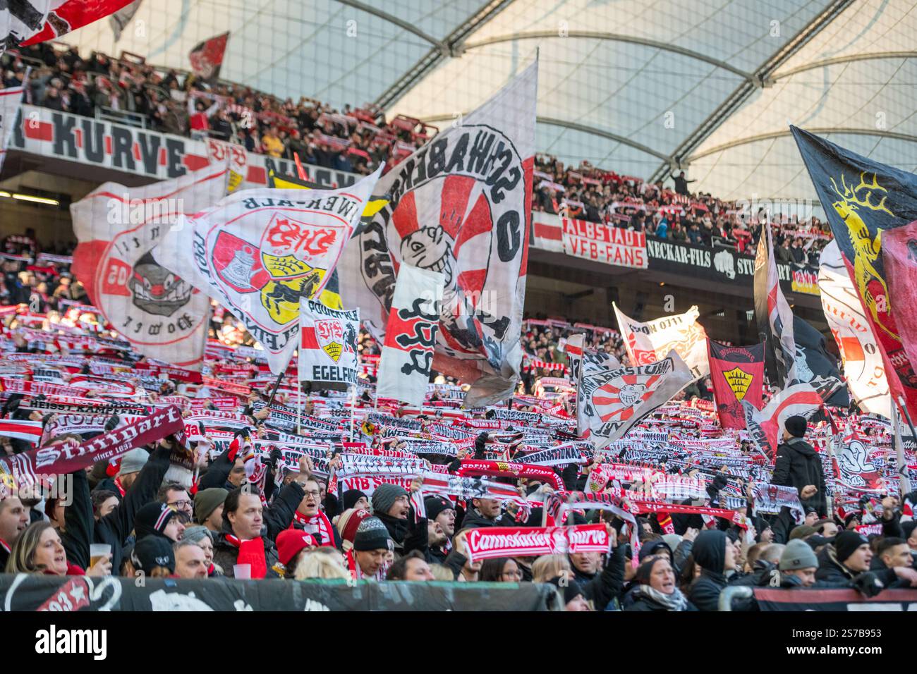 VfB Stuttgart Fans, Ultras, Fankruve, Fahnen, Fansschals, Stimmung. GER ...