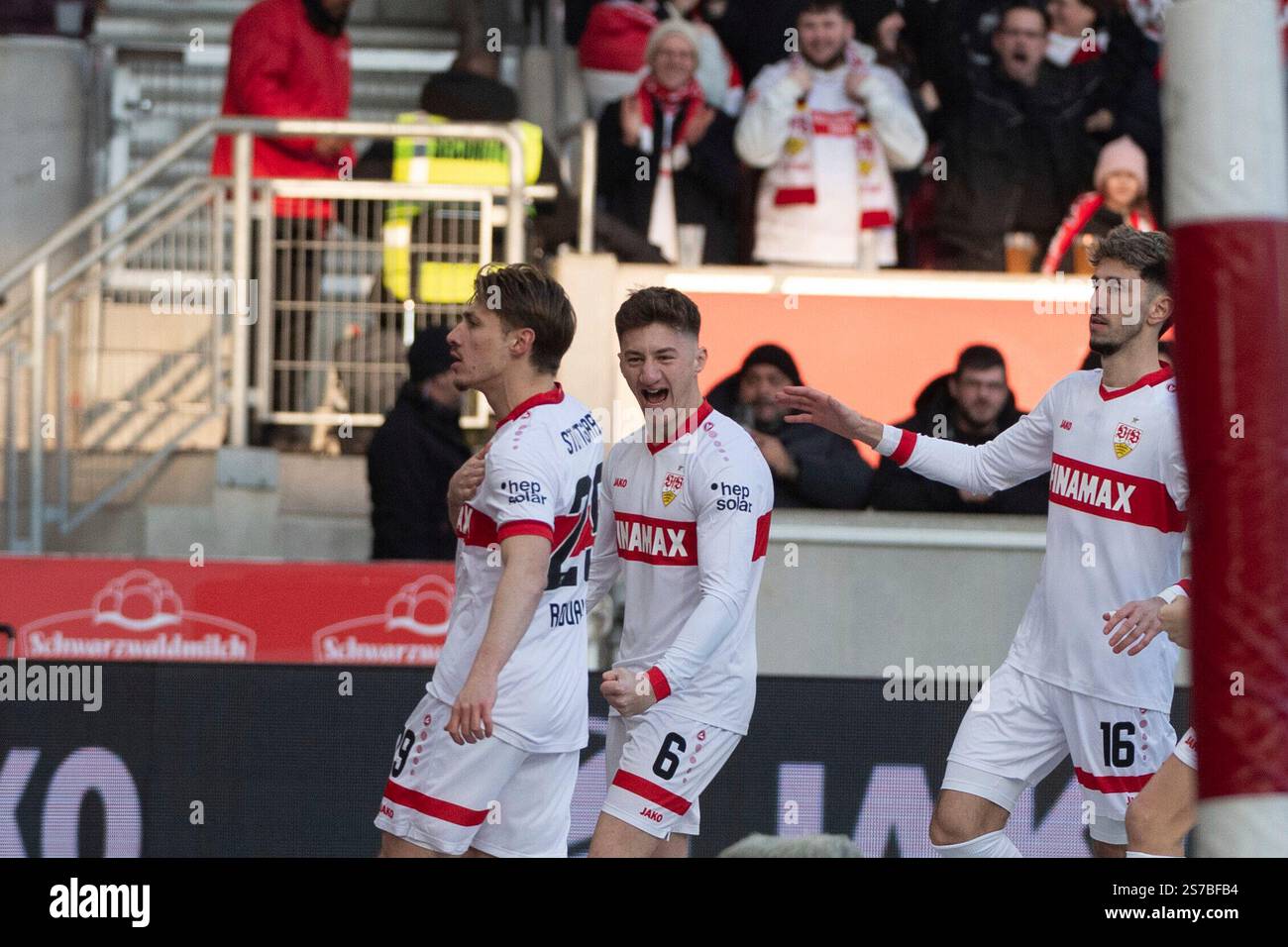 Stuttgart, Deutschland. 18th Jan, 2025. Tor zum 1:0 durch Anthony Rouault (VfB Stuttgart #29 ...