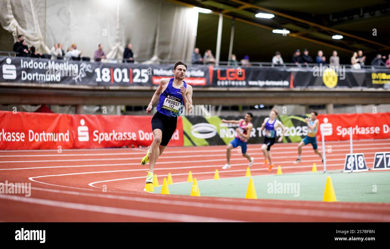 Auf dem Weg zum Sieg ?ber 1500m der M?nner: Marius Probst (GER/TV ...
