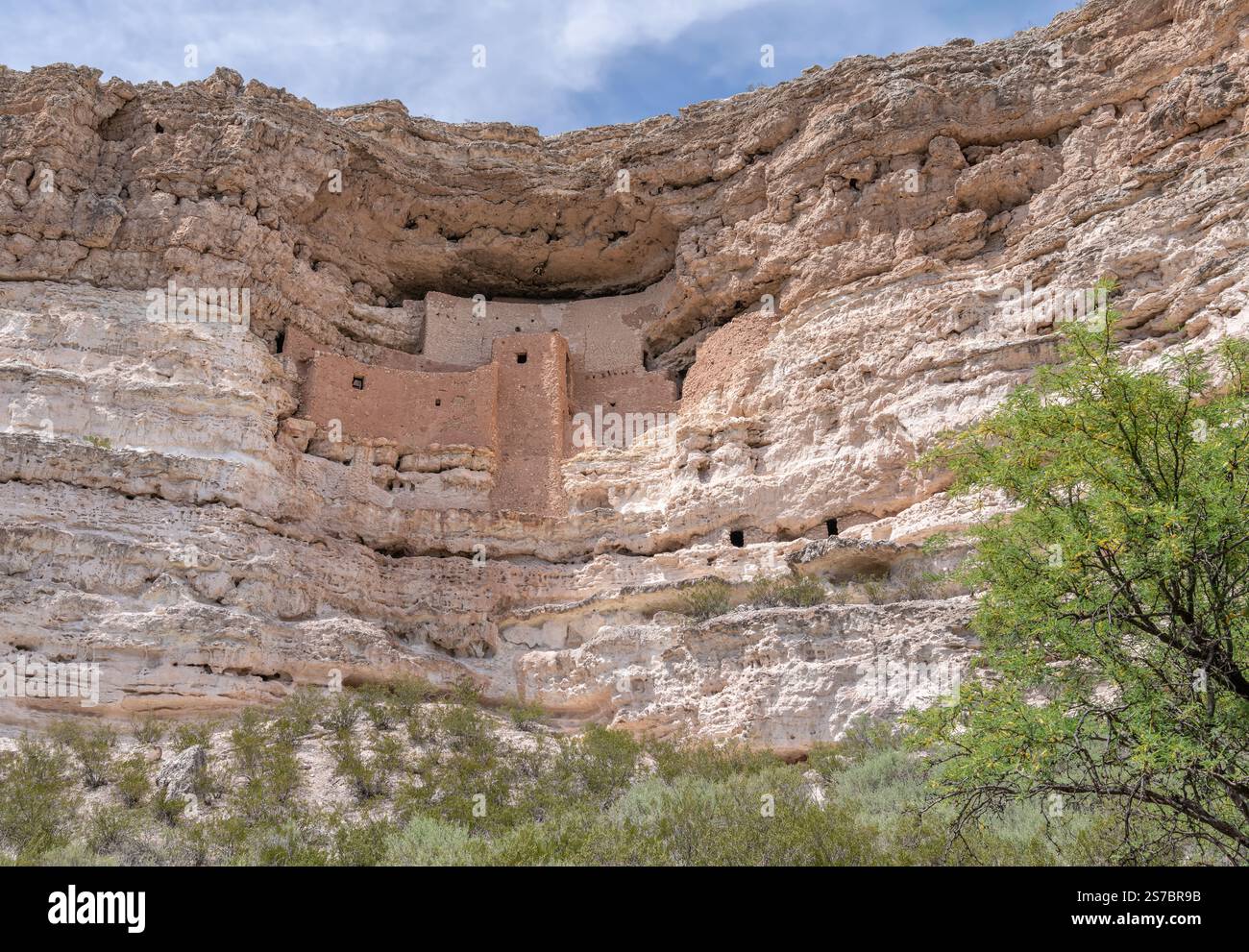 Montezuma Castle National Monument ancient cliff dwelling, Arizona, USA ...
