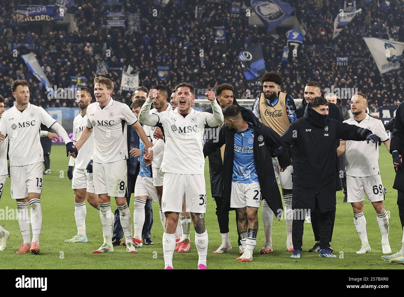 Napoli players celebrate the victory at the end of Atalanta BC vs SSC ...