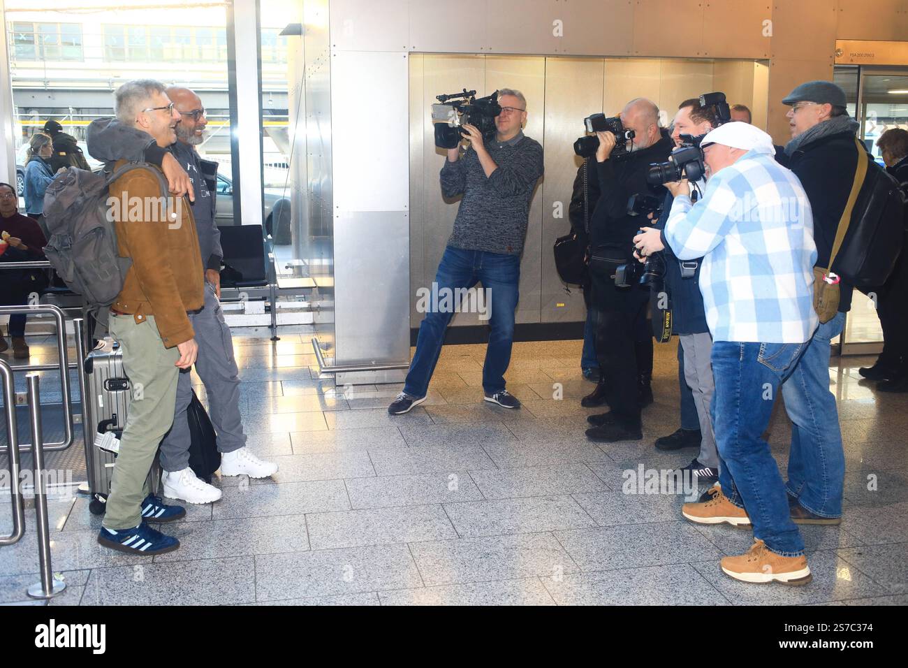 Abflug ins RTL - Dschungelcamp 2025 Frankfurt/Main, 19.1.2025 Pierre Sanoussi-Bliss beim Abflug ...