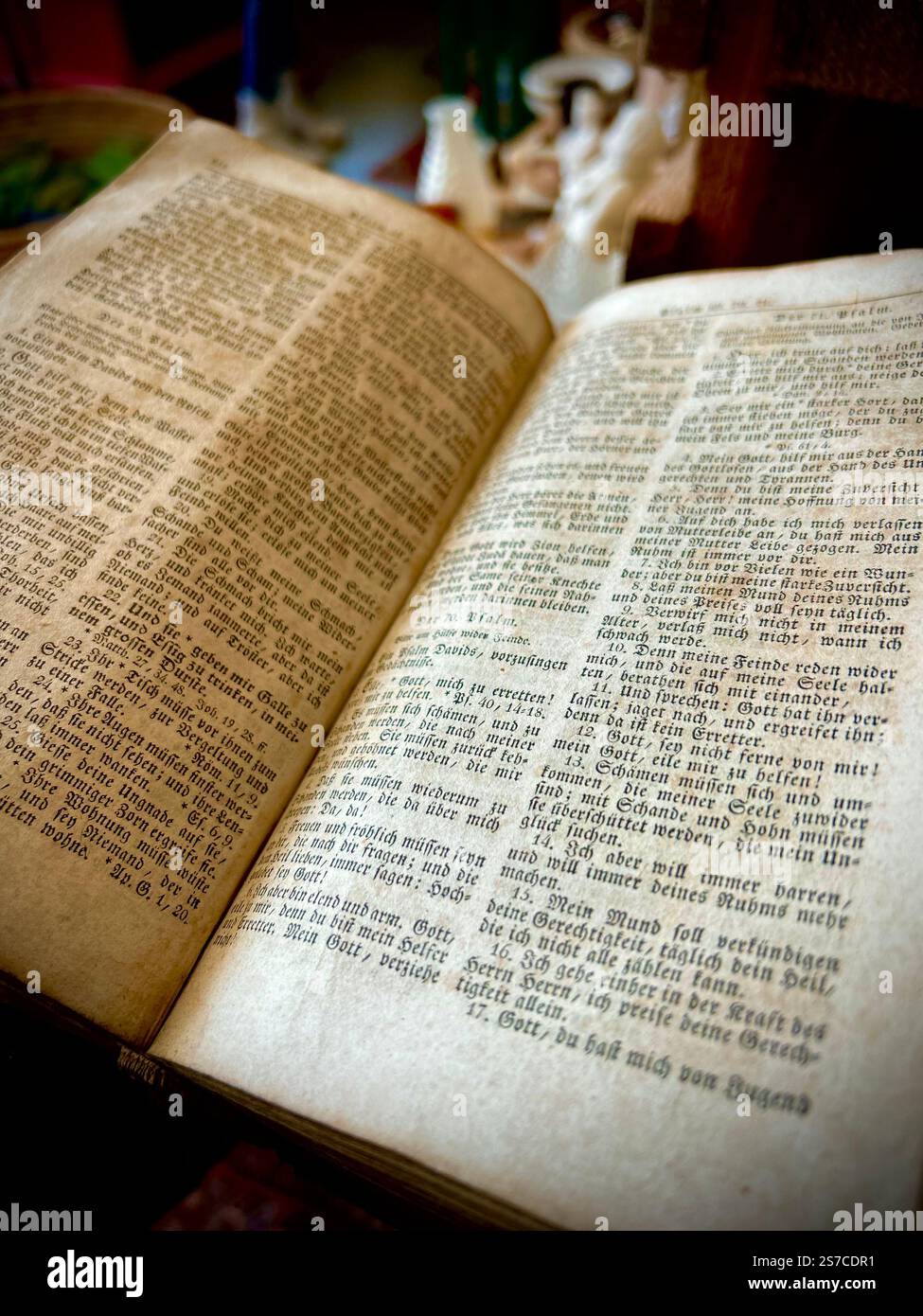 Christliche seiten hi-res stock photography and images - Alamy
