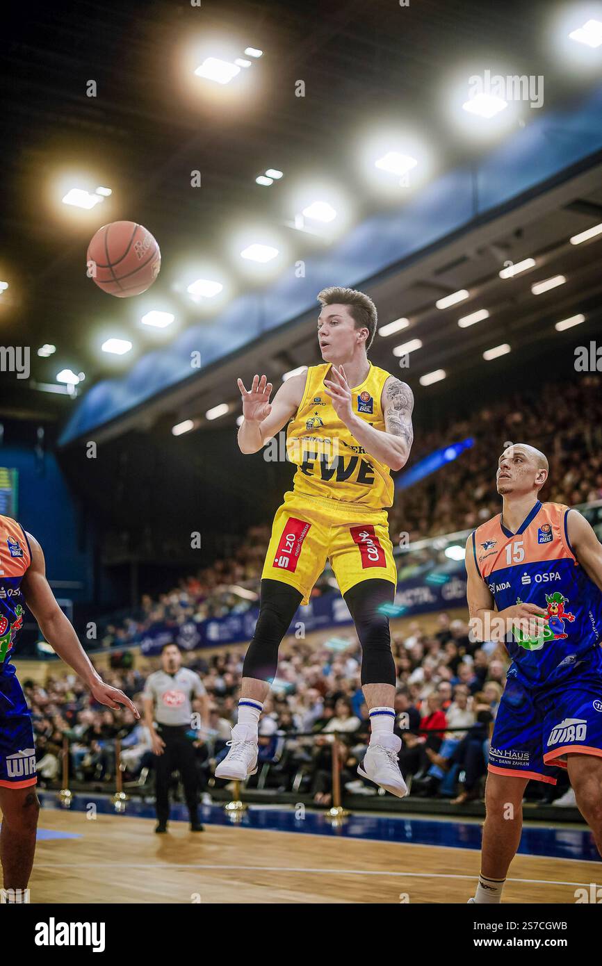 Rostock, Deutschland. 18th Jan, 2025. Justin Jaworski Rostock Seawolves vs. EWE Baskets ...