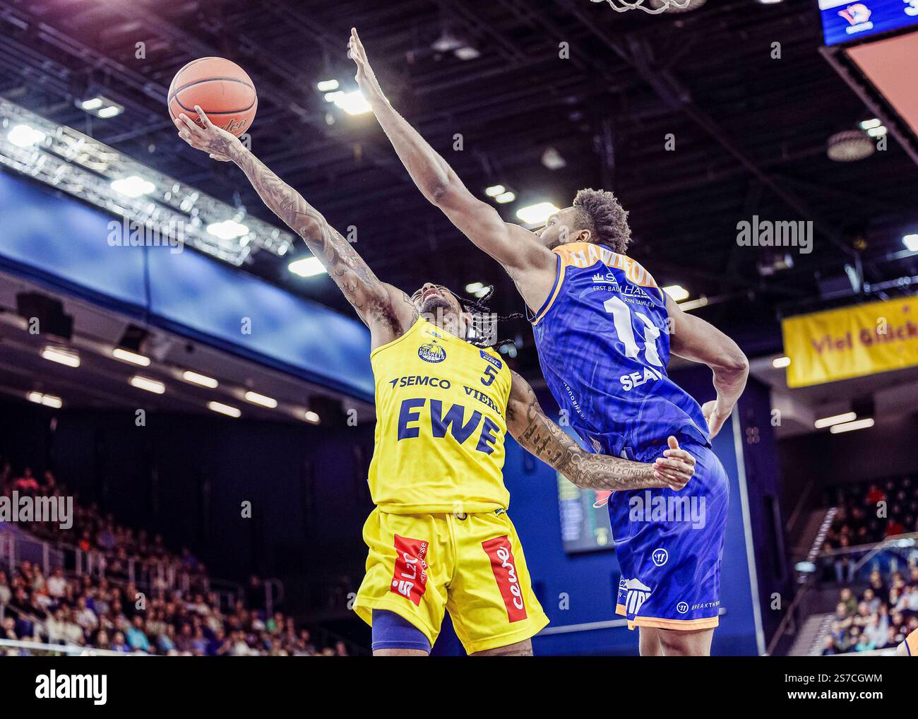 Rostock, Deutschland. 18th Jan, 2025. Ty Nichols und Bryce Hamilton ...