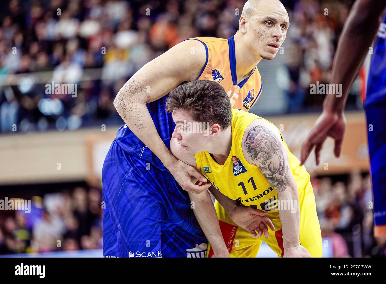 Rostock, Deutschland. 18th Jan, 2025. Justin Jaworski und Robin Amazie ...