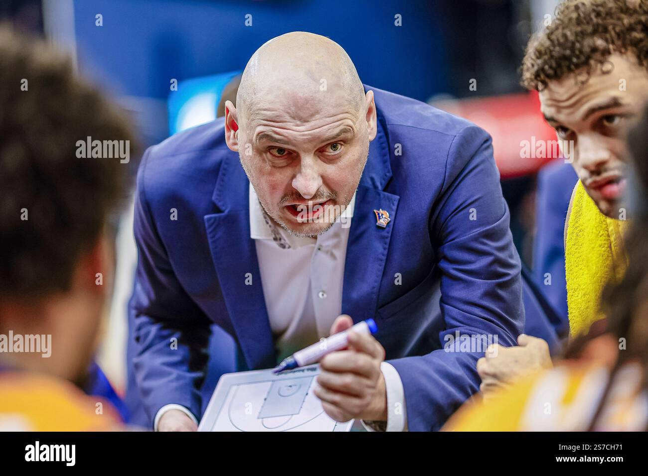 Rostock, Deutschland. 18th Jan, 2025. Przemyslaw Frasunkiewicz Rostock Seawolves vs. EWE Baskets ...