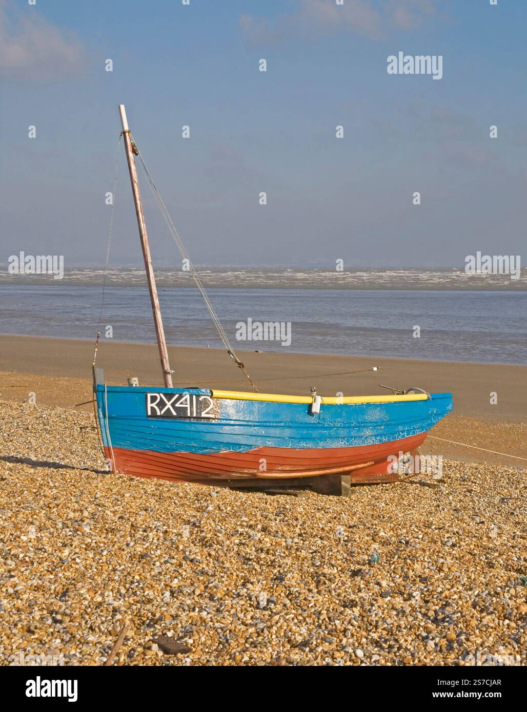 boat on shingle beach at littlestone on the kent coast Stock Photo - Alamy