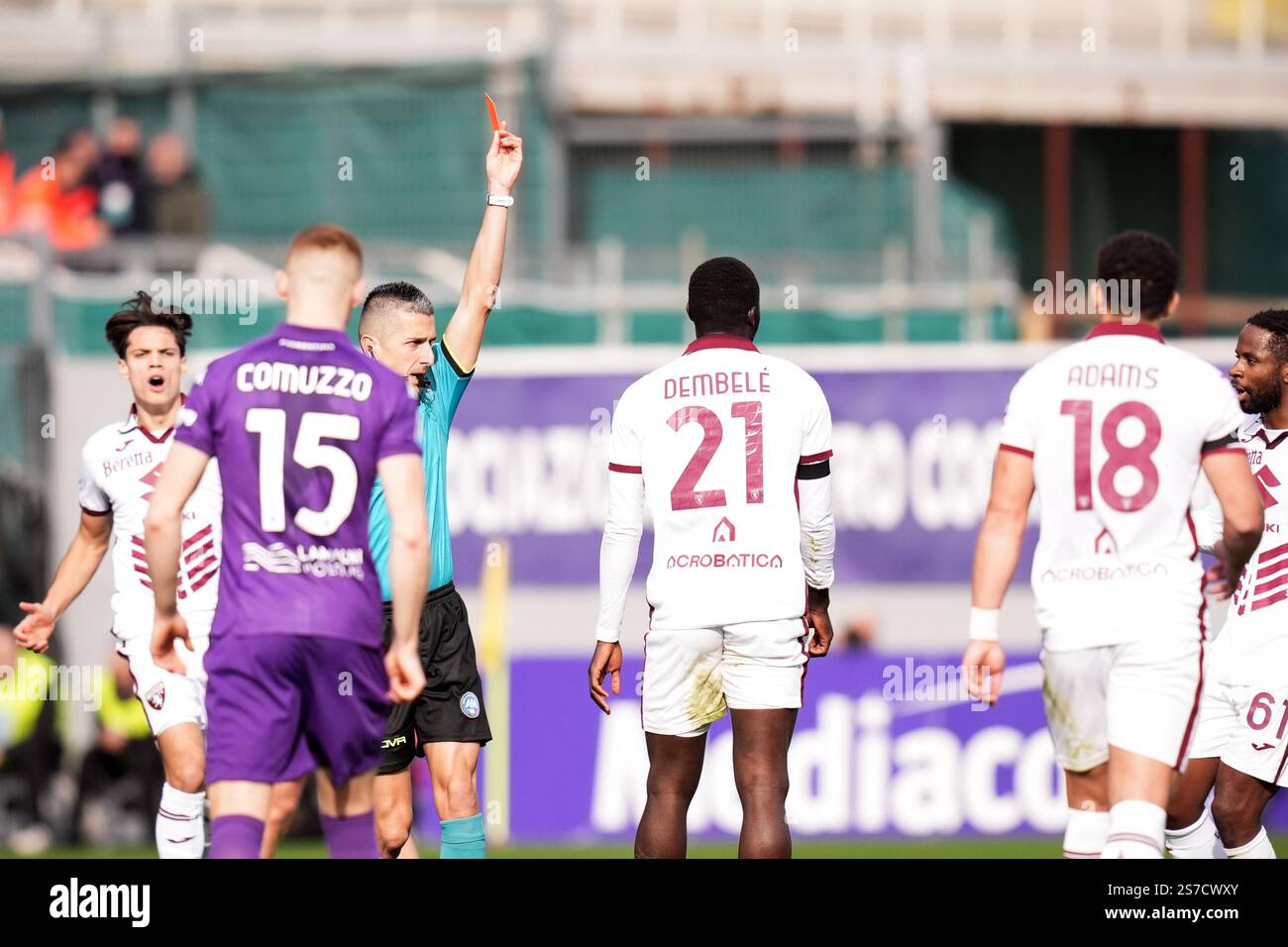 Firenze, Italia. 19th Jan, 2025. The referee Livio Marinelli gives a ...