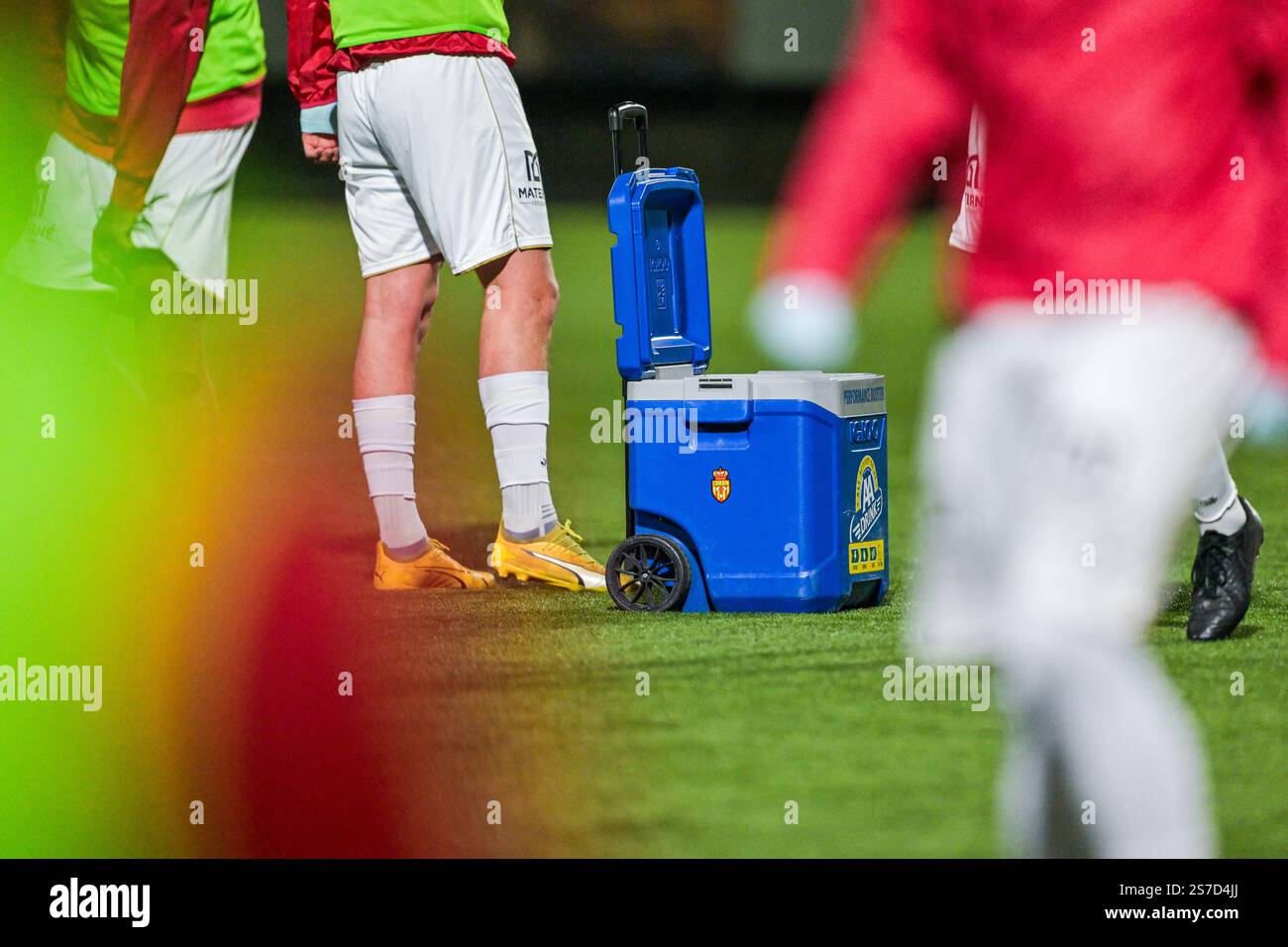 Ninove, Belgium. 18th Jan, 2025. Cool box pictured during a soccer game ...