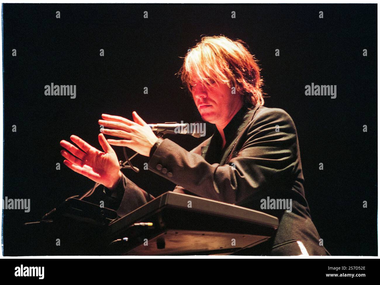 NICK RHODES, DURAN DURAN, CONCERT, 2000: Nick Rhodes the keyboard ...