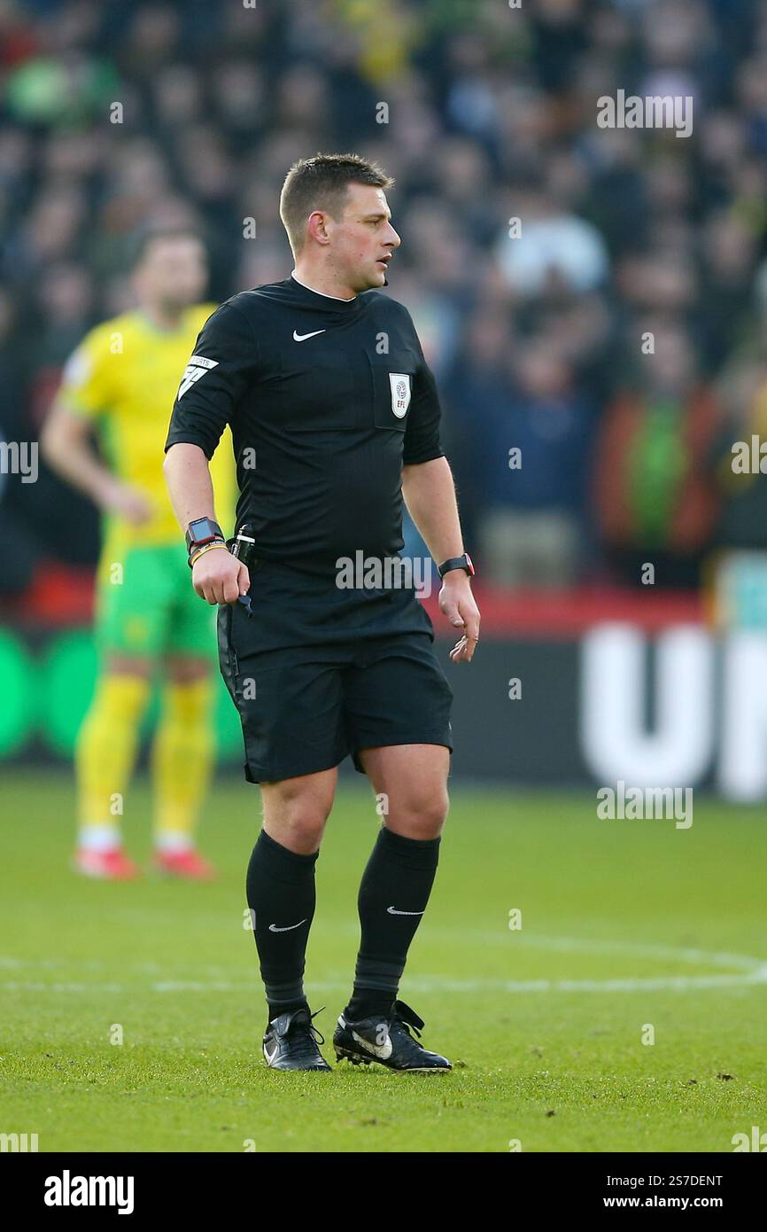 Bramall Lane, Sheffield, England - 18th January 2025 Referee Josh Smith ...