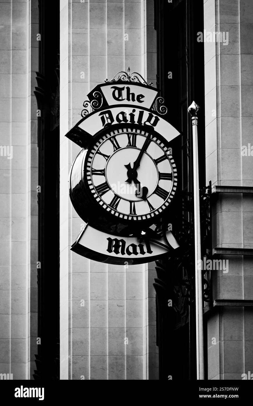 The Daily Mail Building Stock Photo - Alamy