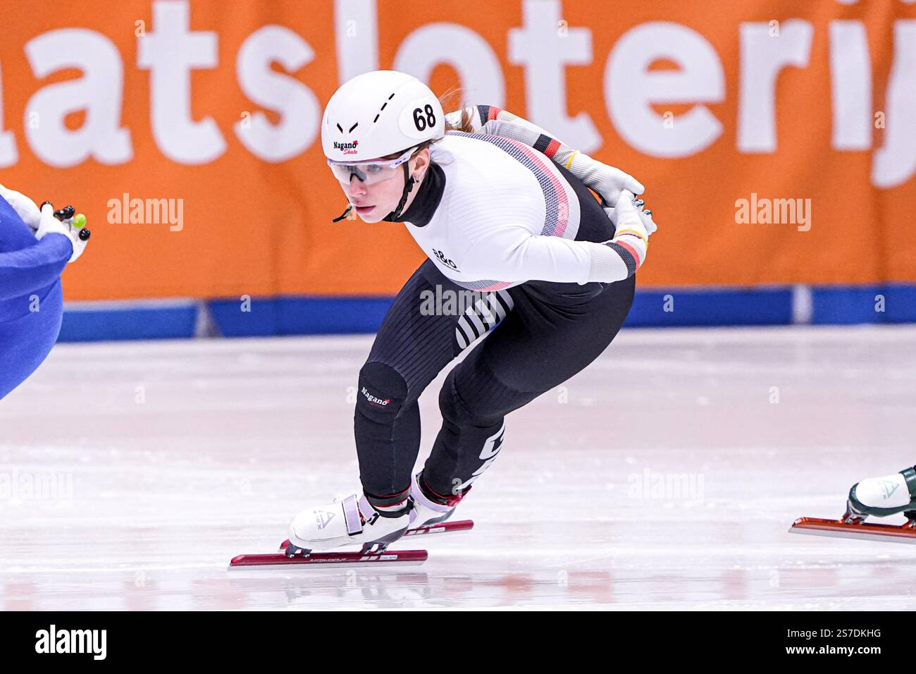 DRESDEN, GERMANY - JANUARY 19: Arianna Fontana of Italy, Lisa Eckstein ...