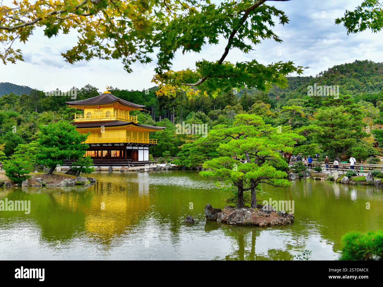 The golden pavilion kinkakuji hi-res stock photography and images - Alamy