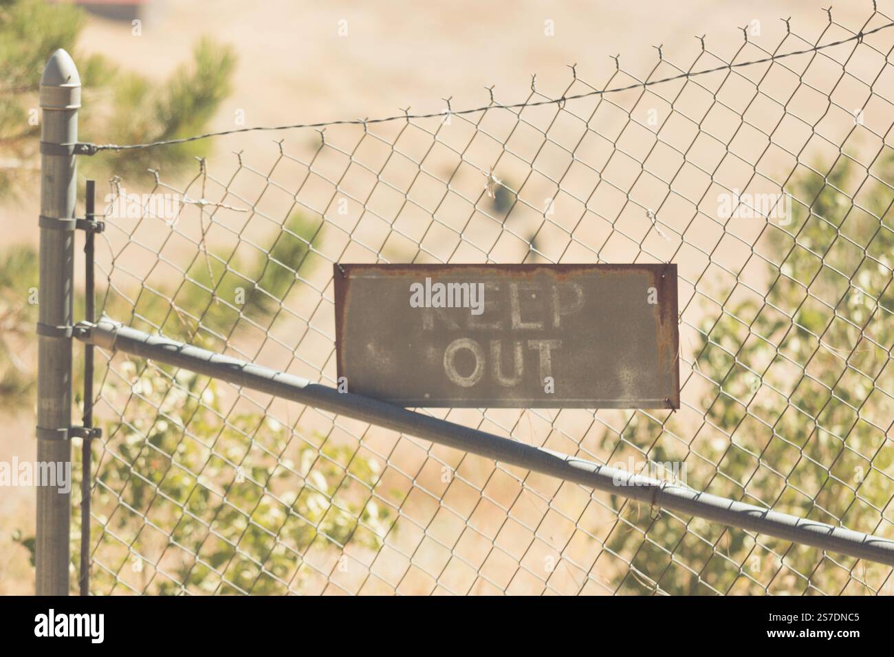 Keep Out No Trespassing Sign on Fence Stock Photo - Alamy