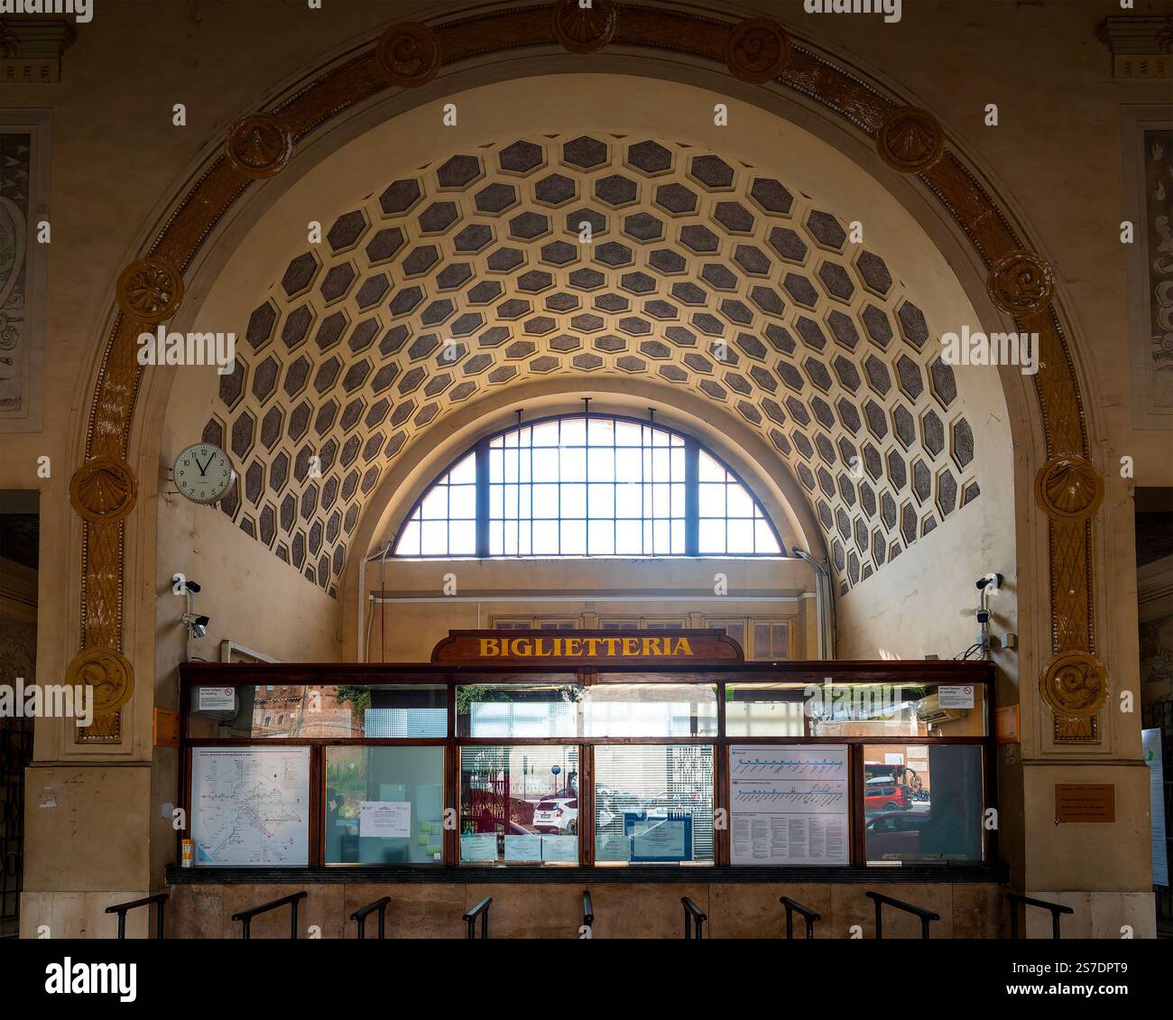 Roma lido railway hi-res stock photography and images - Alamy