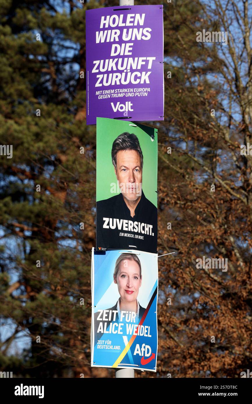 Ein Wahlplakat zur Bundestagswahl von der Volt Partei. HOLEN WIR UNS ...