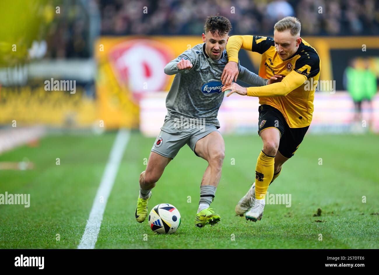 Dresden, Germany. 19th Jan, 2025. Soccer: 3rd division, SG Dynamo ...