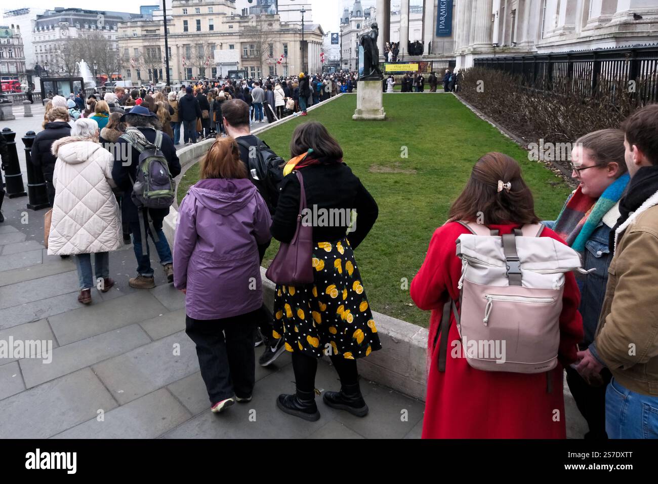 Trafalgar Square, National Gallery, London, UK. 19th Jan 2025. The queue for the last day of The ...