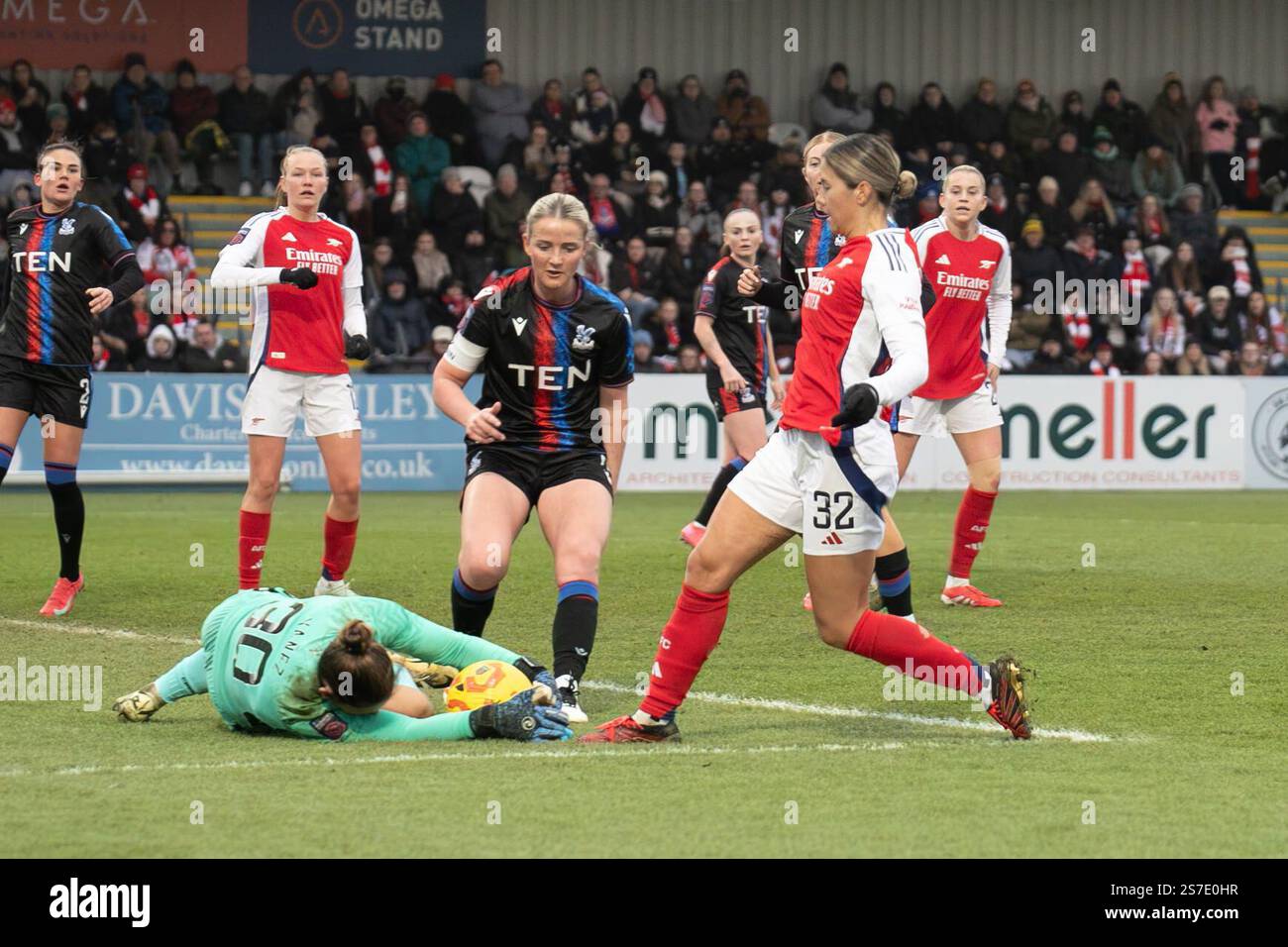 LONDON, ENGLAND - JANUARY 19: Kyra Cooney-Cross of Arsenal Women and ...